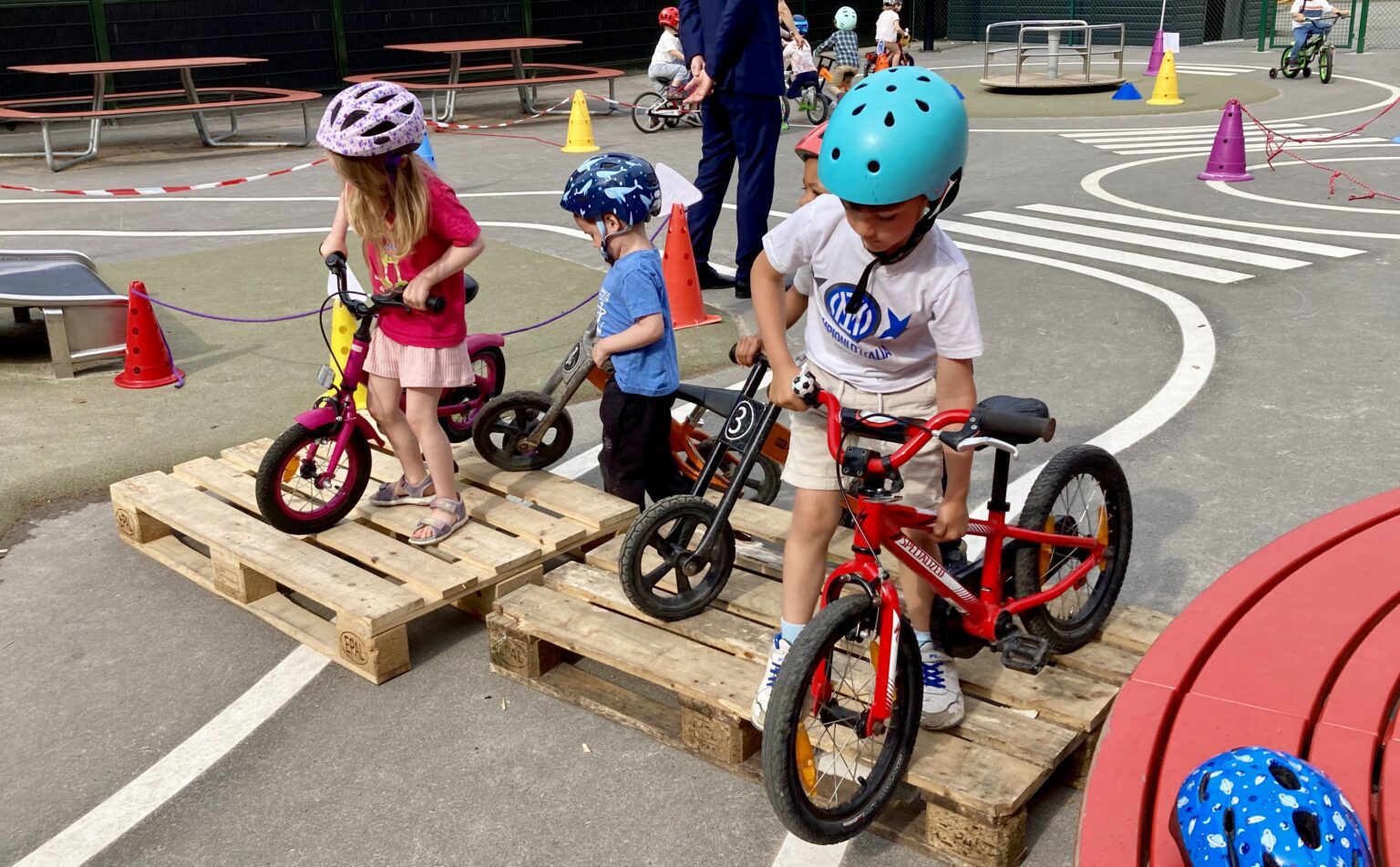 INITIATION AU VÉLO - Lycée Francais Prins Henrik